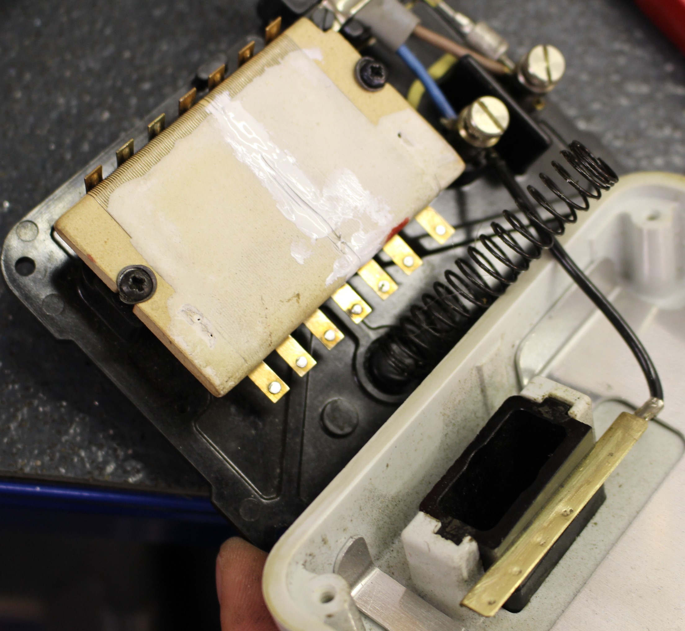 Elna SP foot pedal went bang – Fix It Workshop