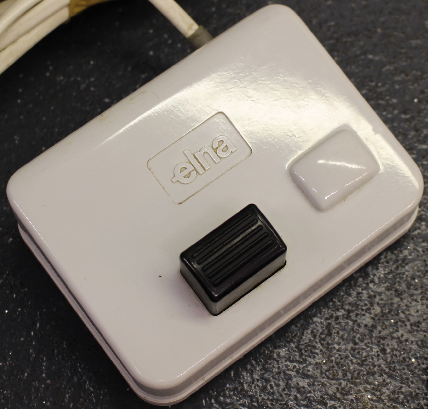 Elna SP foot pedal went bang – Fix It Workshop
