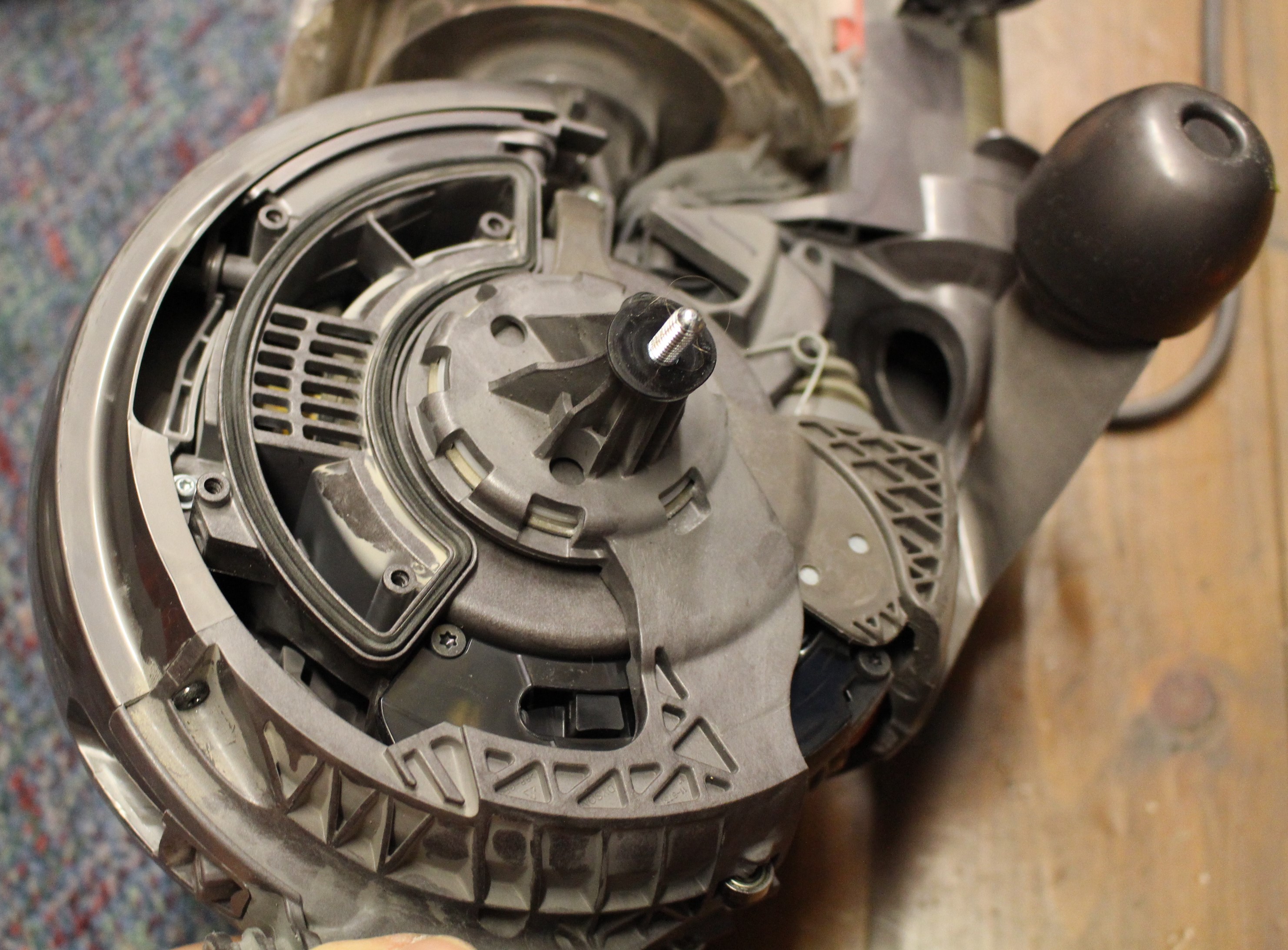 Dyson DC40 missing a beat – Fix It Workshop