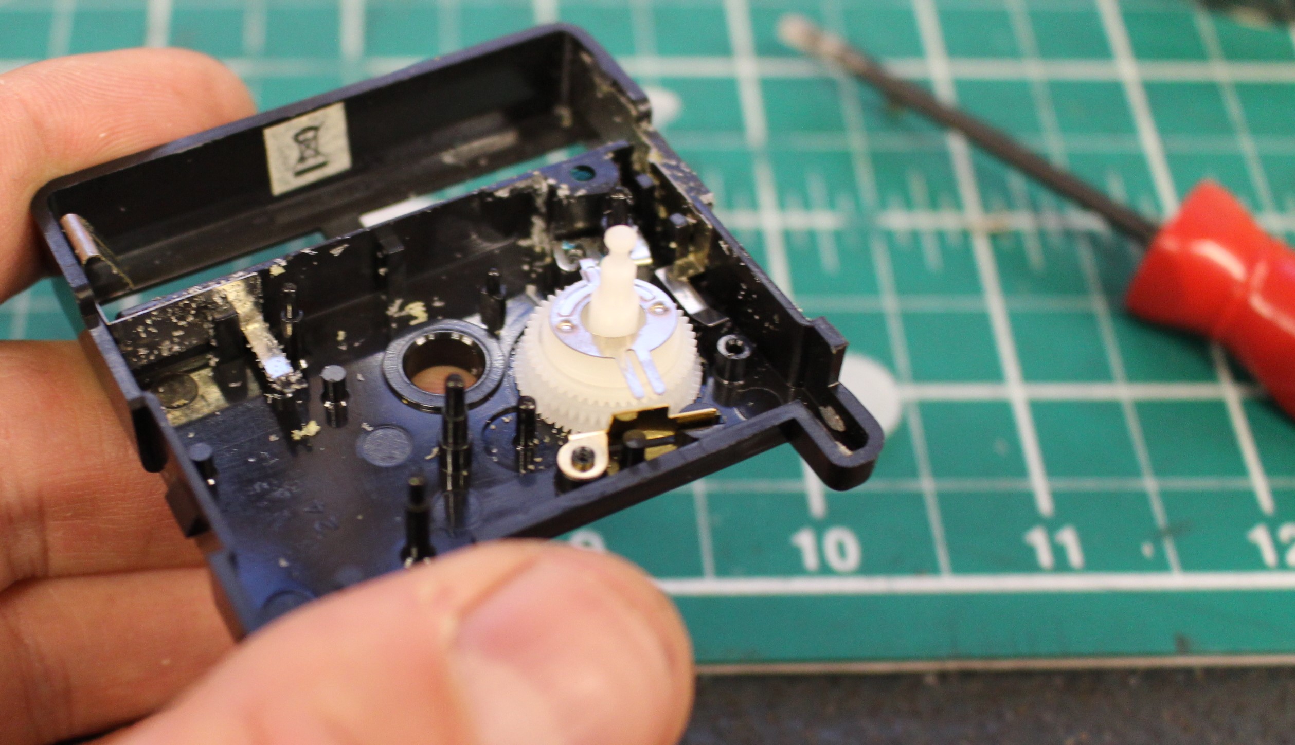 Generic Battery Mantel Clock – Fix It Workshop