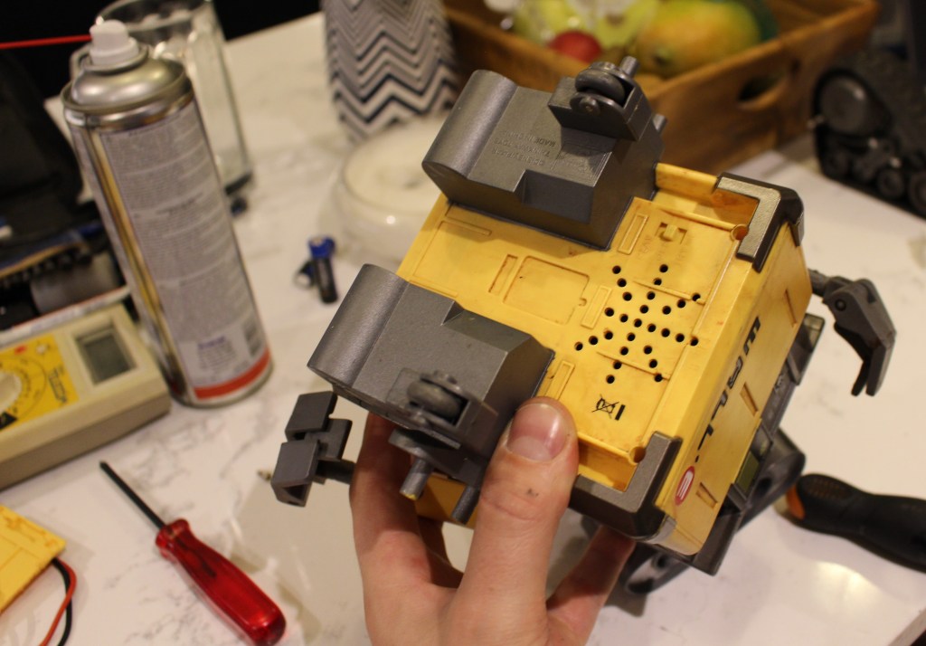 Wall-E gets back on track – Fix It Workshop