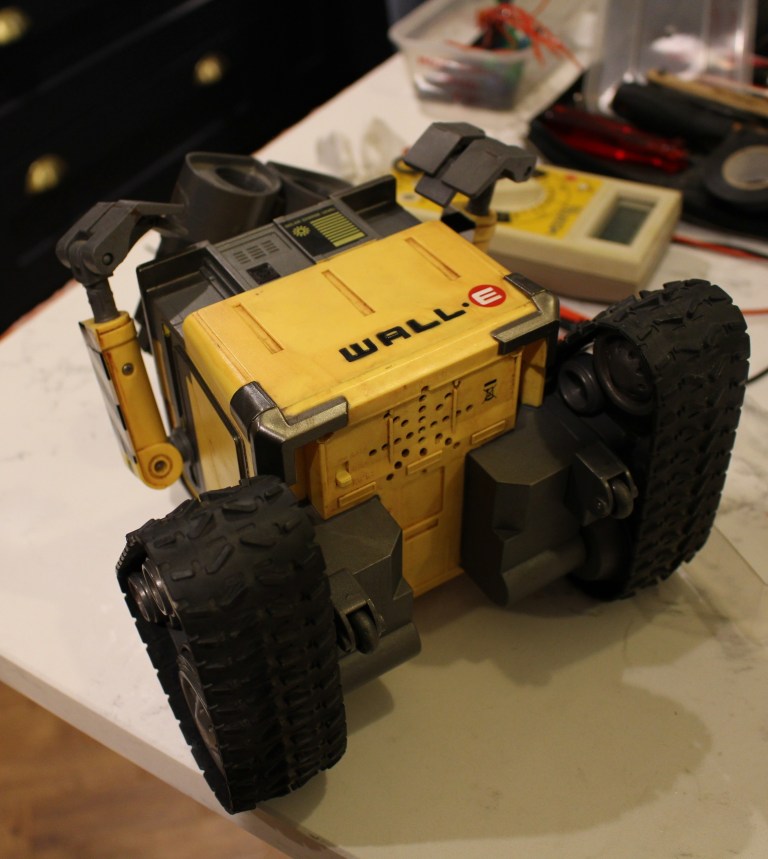 Wall-E gets back on track – Fix It Workshop