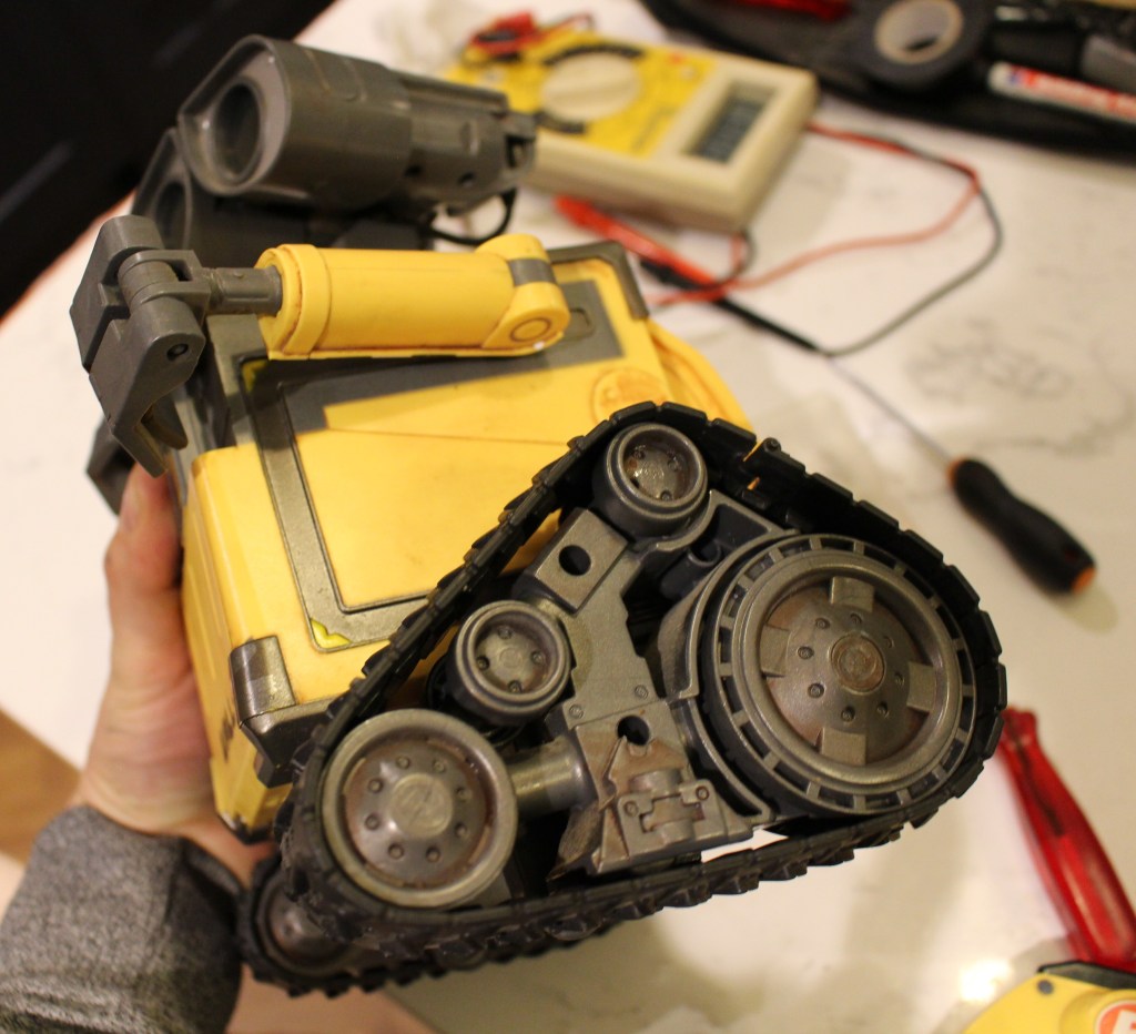Wall-E gets back on track – Fix It Workshop